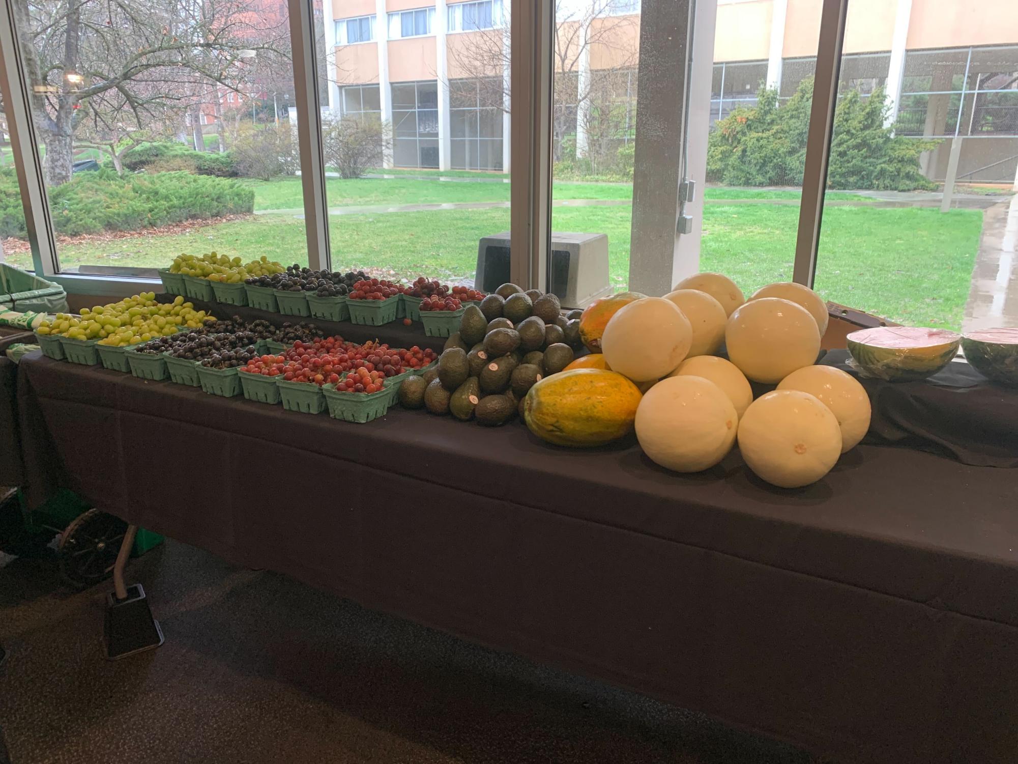 Southside dining holds its first farmers market – The Daily Evergreen